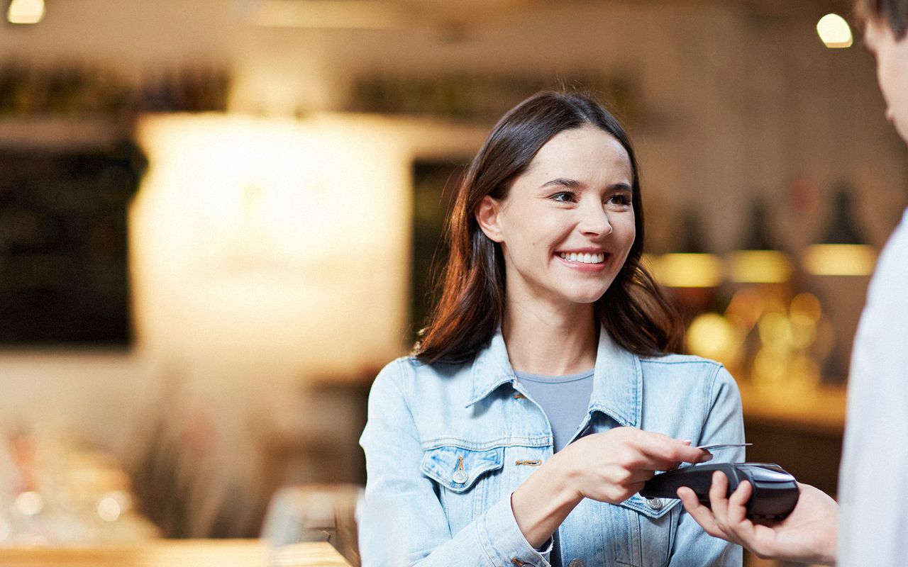 Cardul de debit MasterCard Gold | Banca Comercială Română